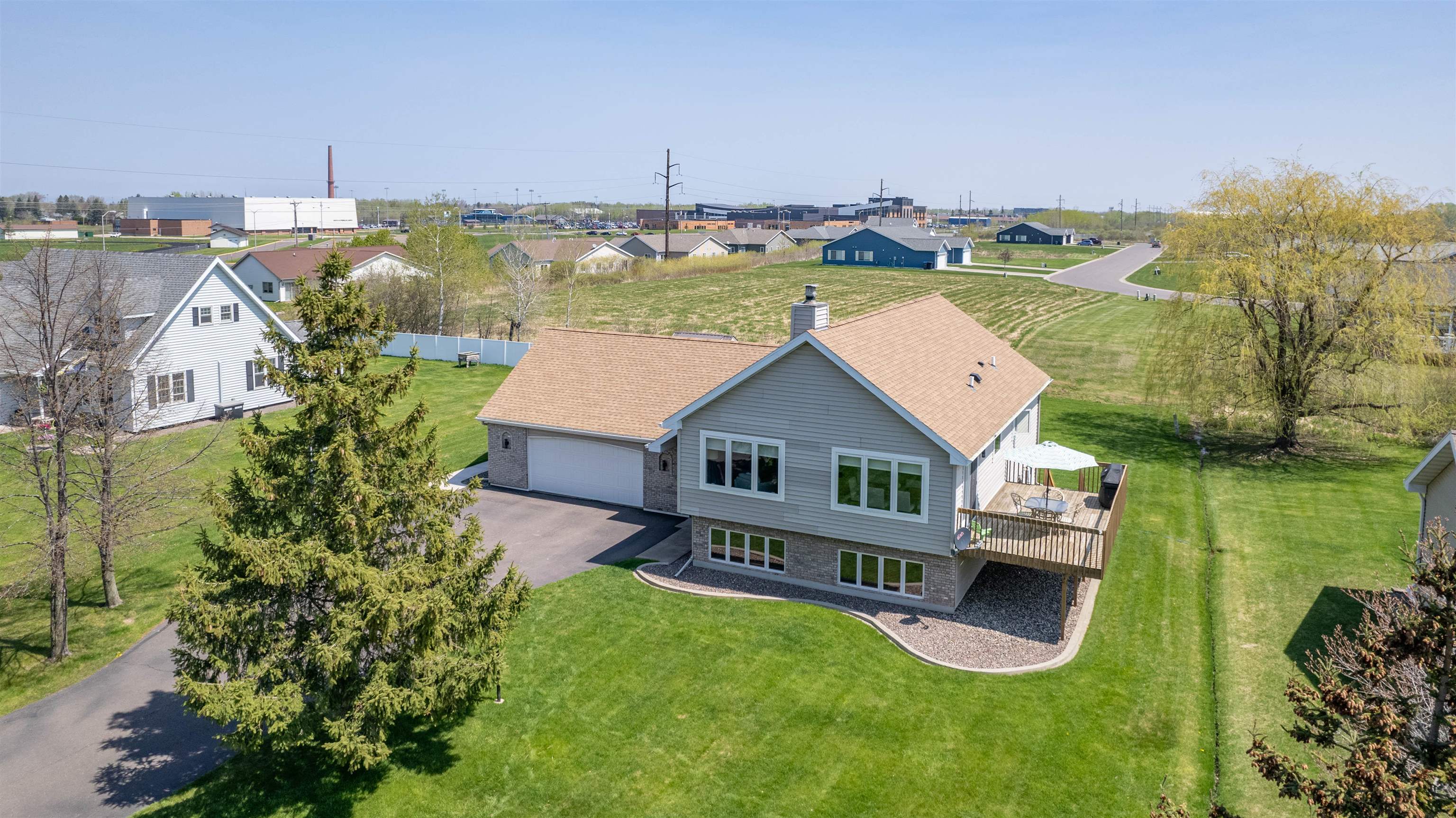 2808 Weeks Ave, Superior, WI 54880 | $438,500 | SF/Detached | Sold
