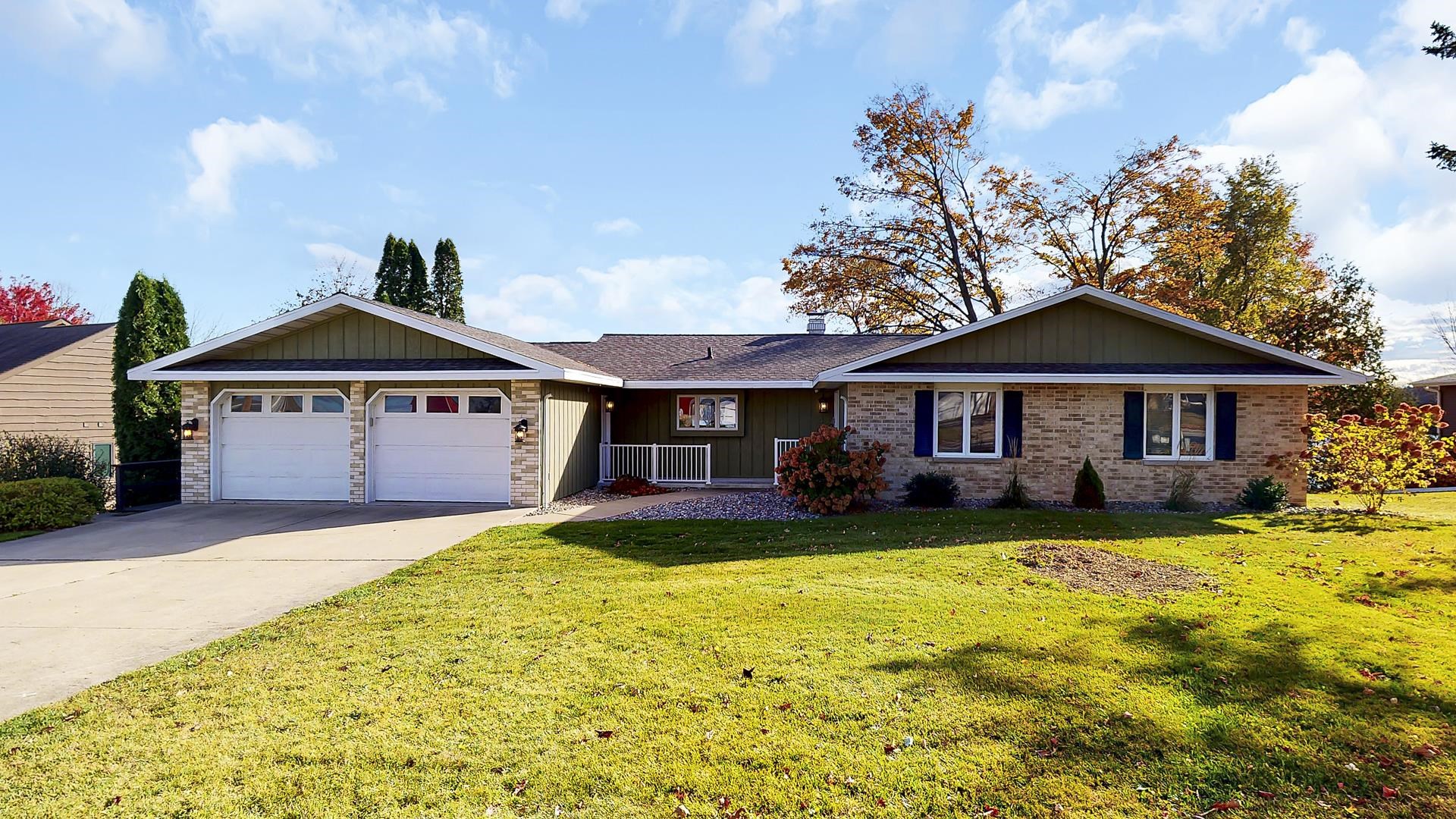 129 W Highland Drive, Oconto Falls, WI 54154