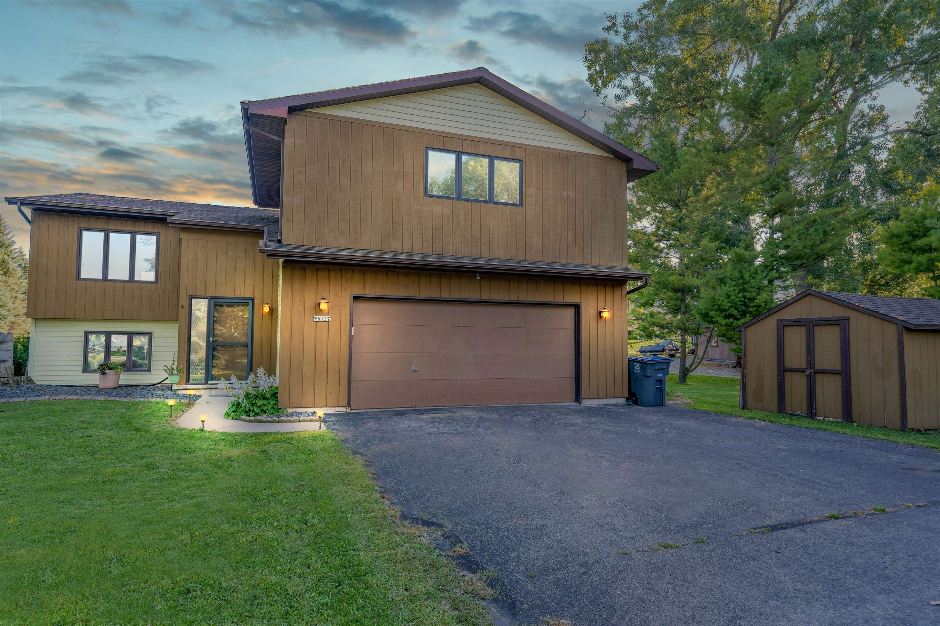 W6127 Colonial Drive, Appleton, WI 54914