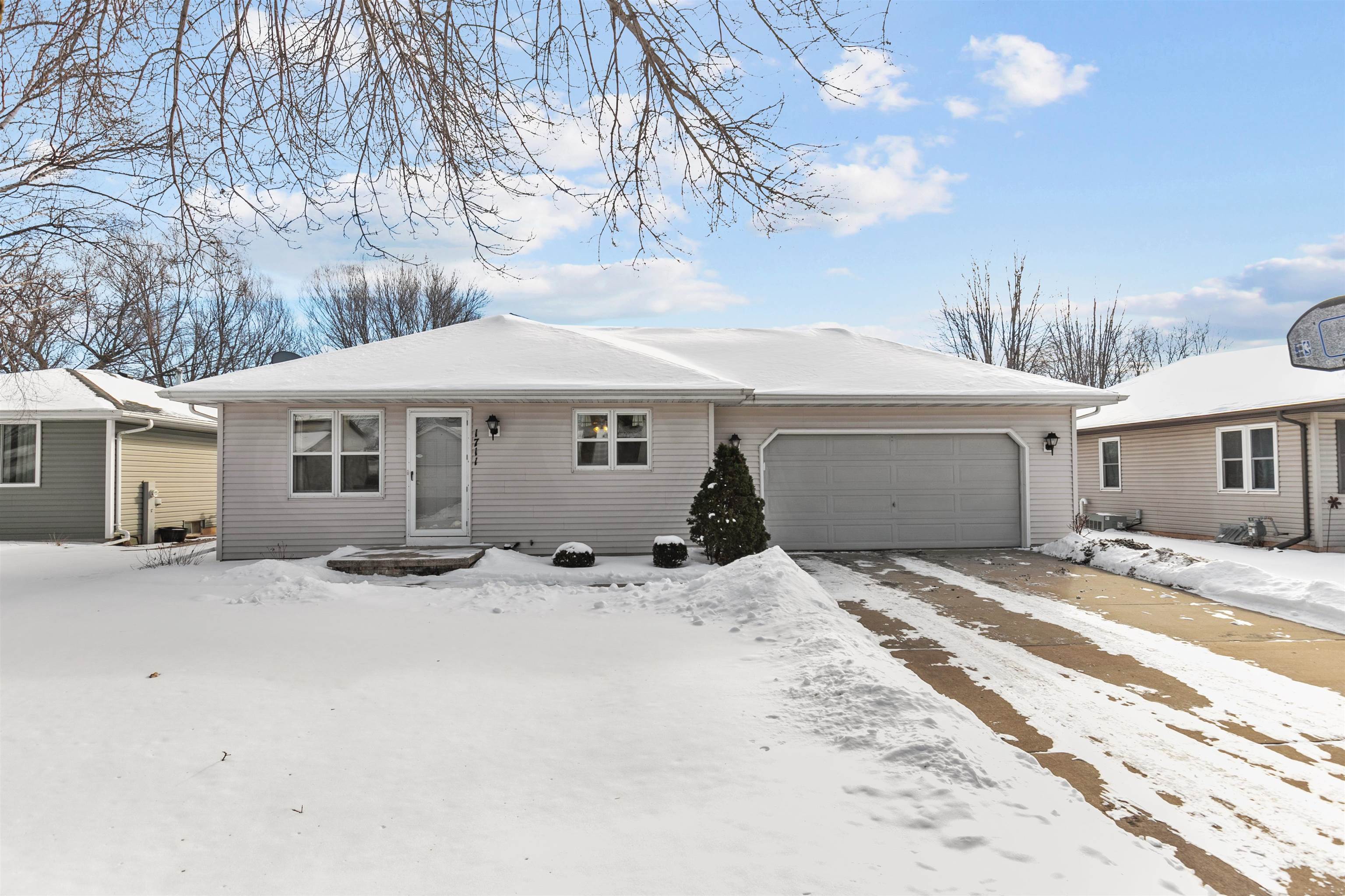 1711 E Moon Beam Trail, Appleton, WI 54915