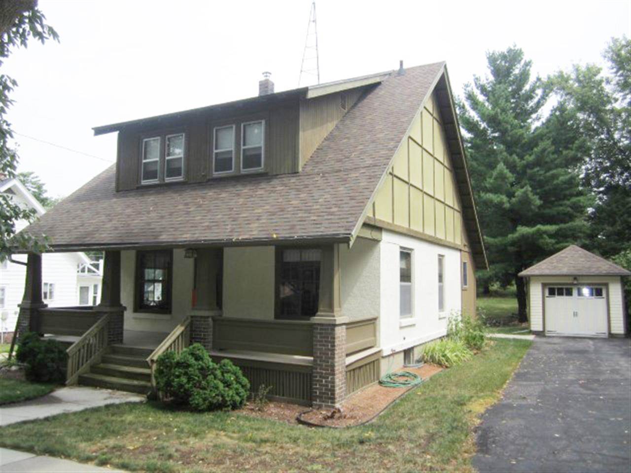 636 PARK Street Reedsburg WI 53959 - Adashun Jones