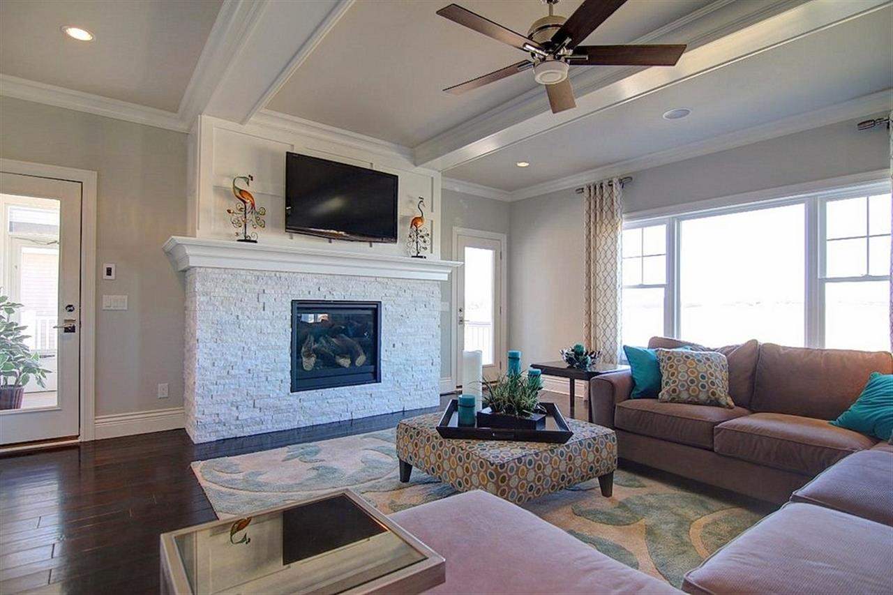 809 RICHARD Way Waunakee WI 53597 - Adashun Jones