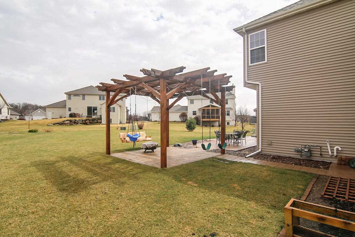 727 WEALD BRIDGE Road Cottage Grove WI 53527 - Adashun Jones