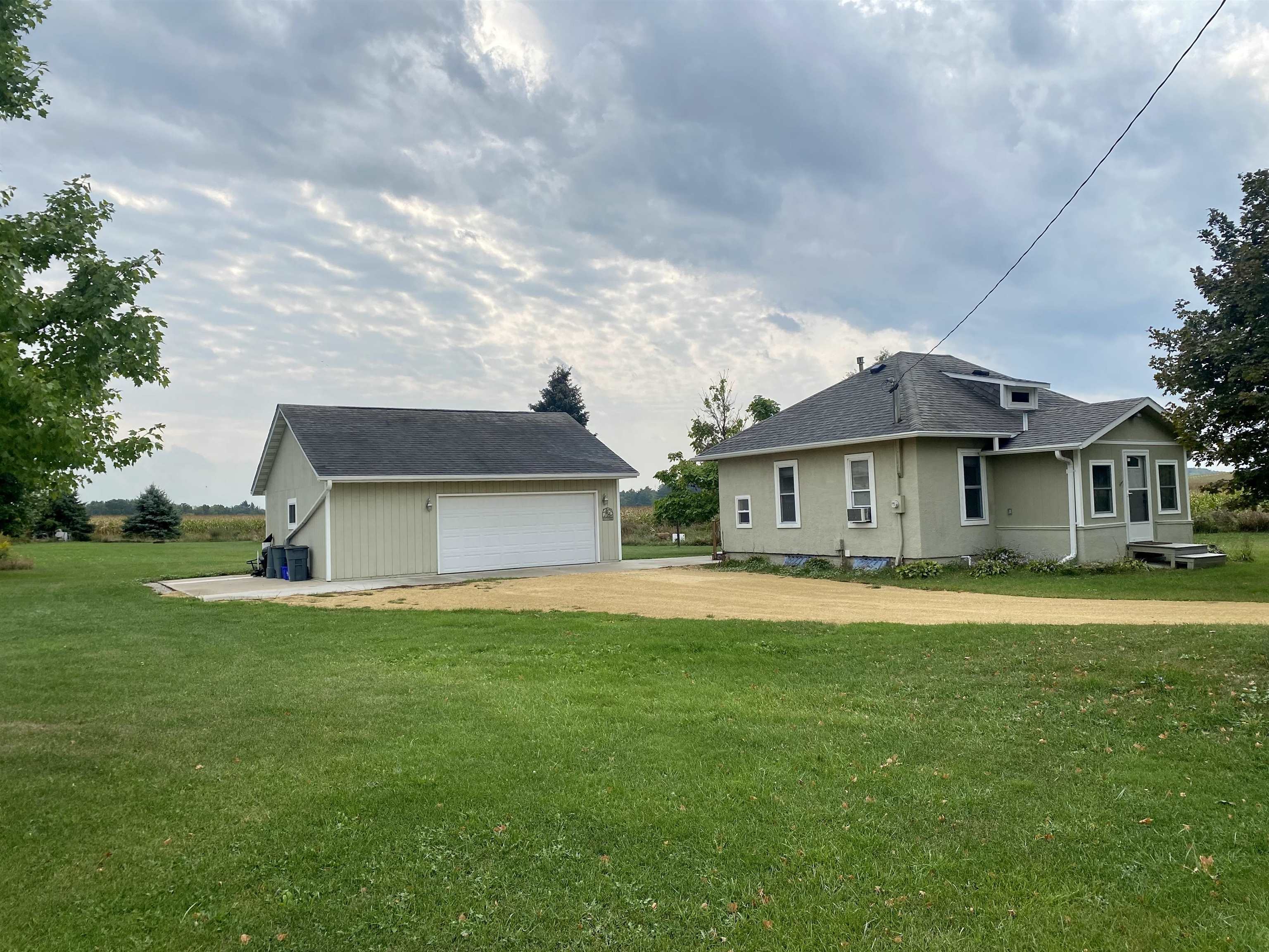 W1985 County Road D, Spring Prairie, WI 53105