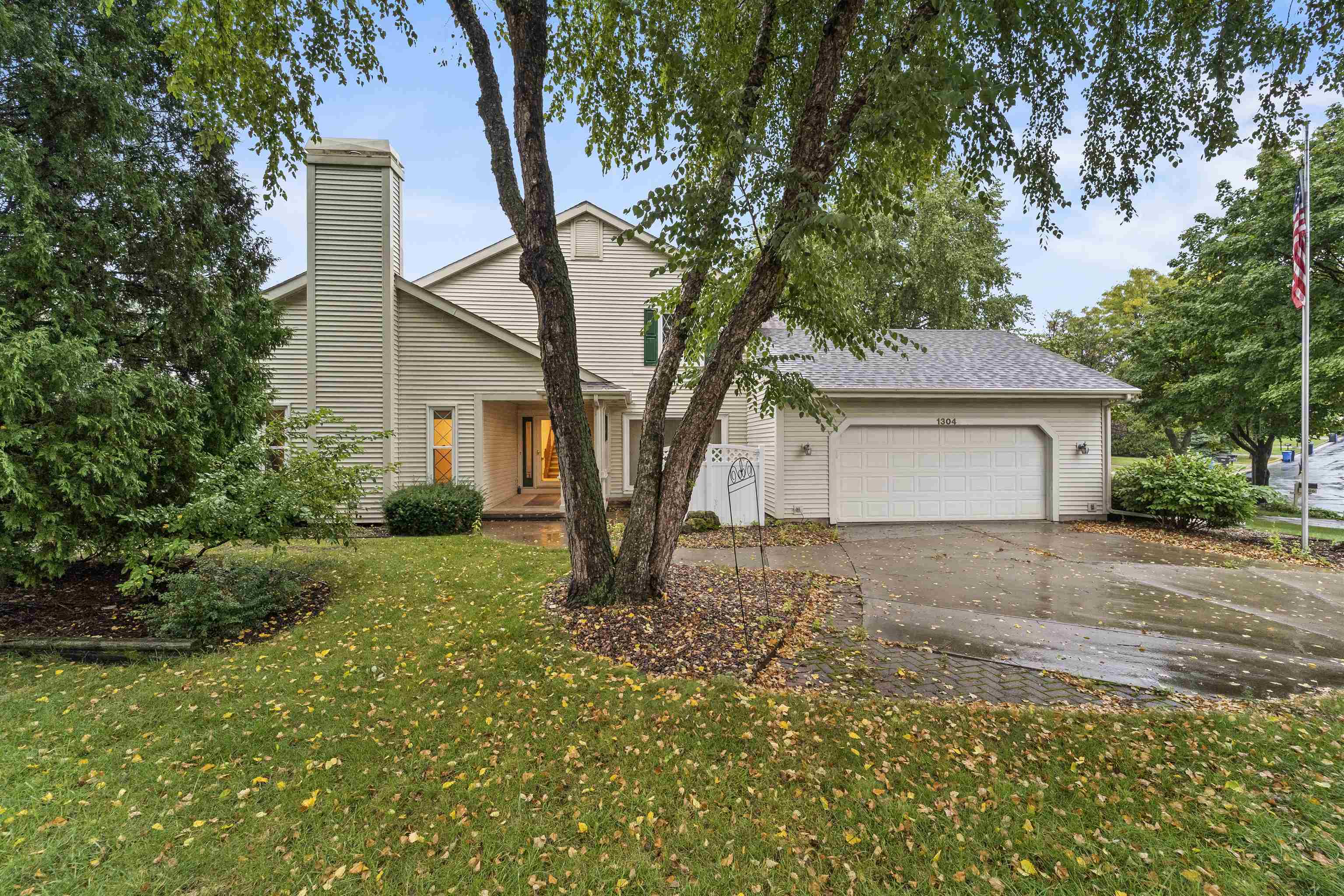 1304 Stratford Ct, Middleton, WI 53562