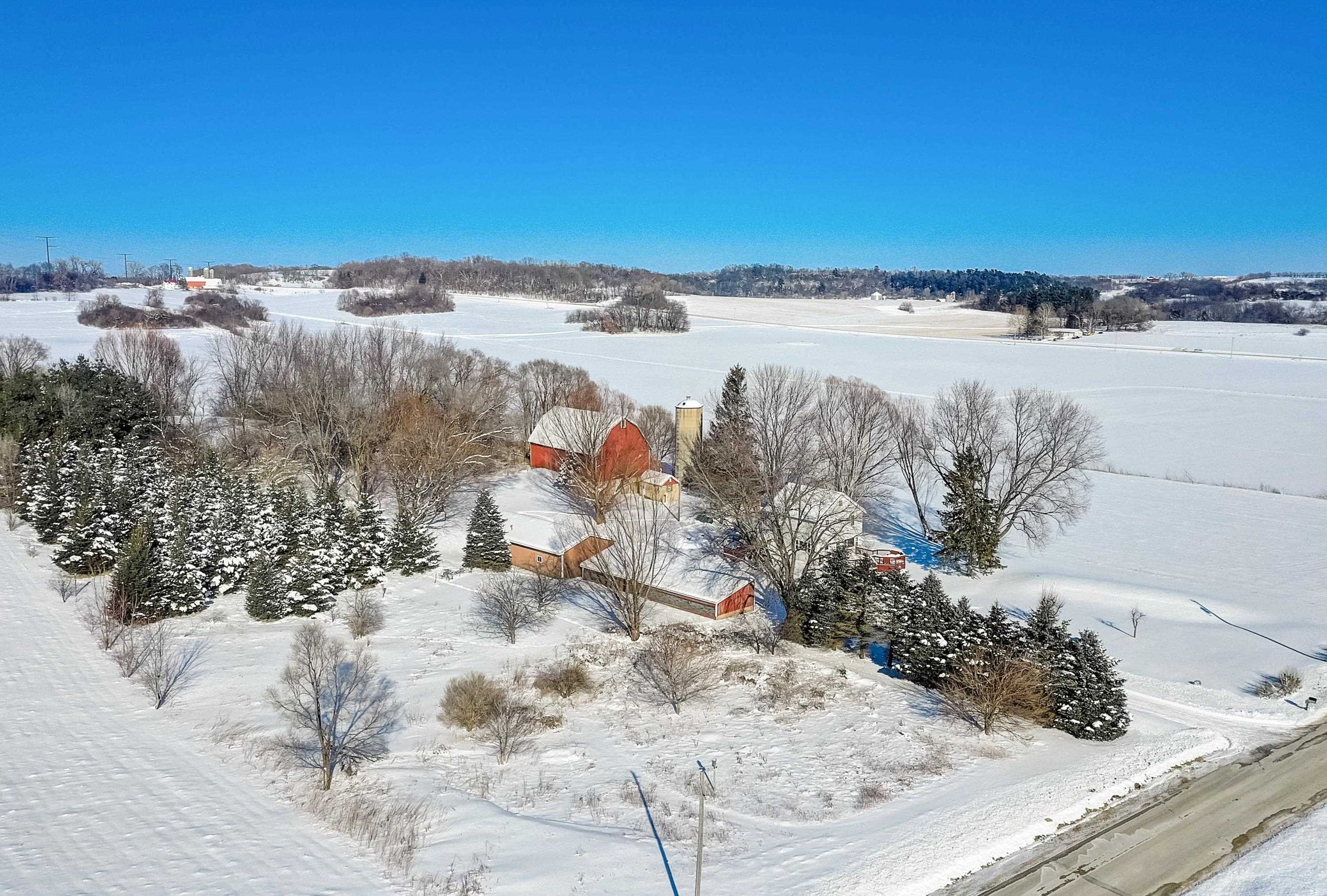 3824 Observatory Rd, Cross Plains, WI 53528